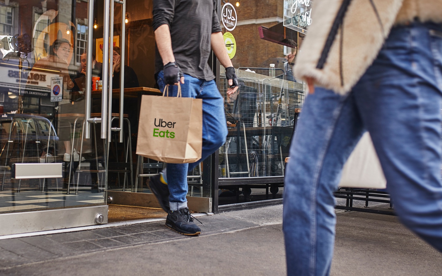 Tips for a fast and smooth delivery handover | Uber Blog